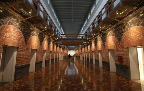 La historia de la crujía j y el término que se usa para discriminar