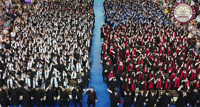 Alumnos del CBTIS 7 cautivan con espectacular flashmob de graduación