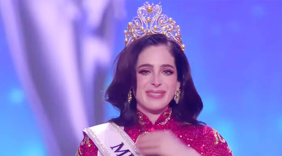 Con lágrimas Fátima Bosch se corona Miss Universo 2025