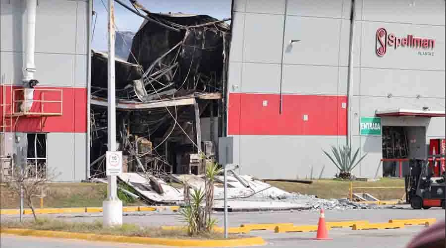 Declaran controlado incendio en Spellman; permanecen guardias tras tragedia